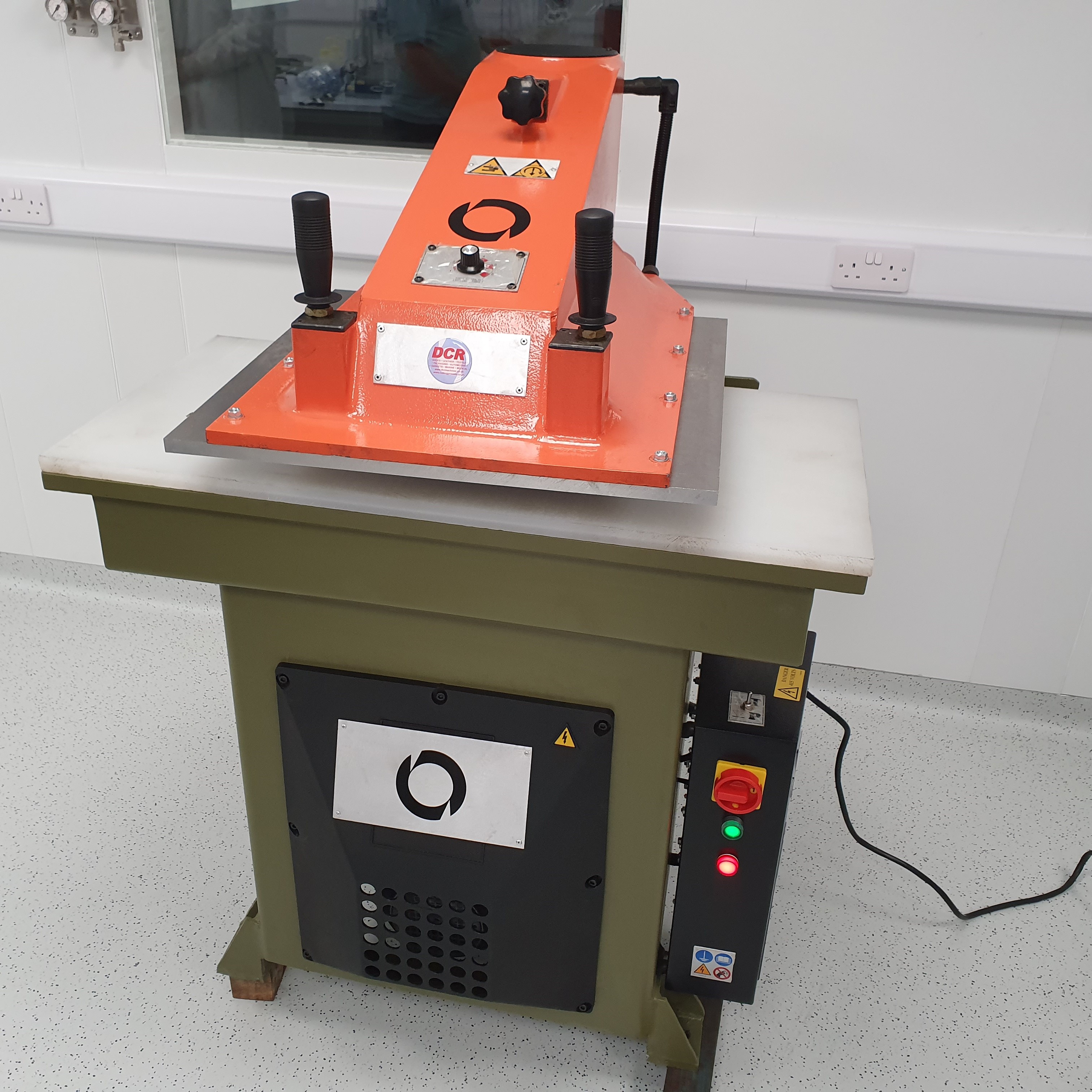 DCR-27T HYDRAULIC Clicker Press BRAND NEW