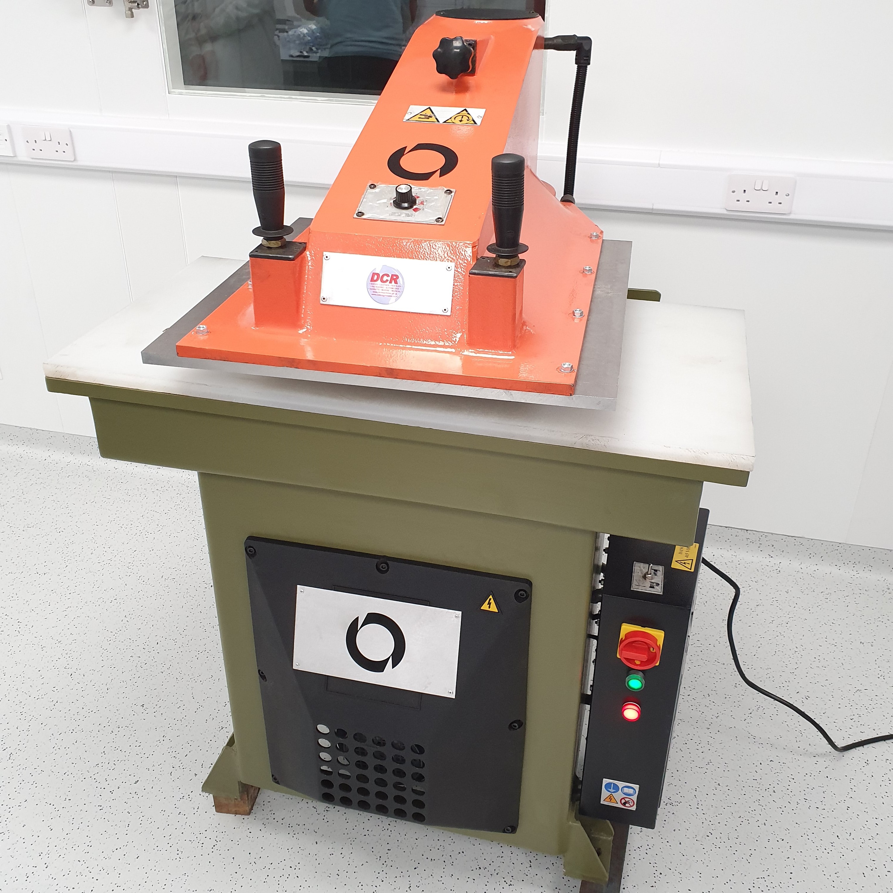 DCR-27T HYDRAULIC Clicker Press BRAND NEW